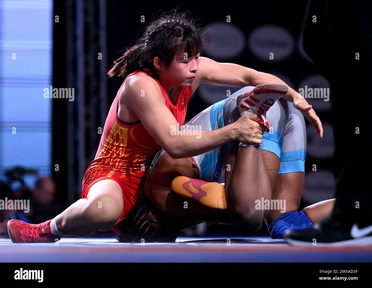 ZAGREB, Feb. 3, 2023 (Xinhua) -- Feng Ziqi (L) of China competes ...