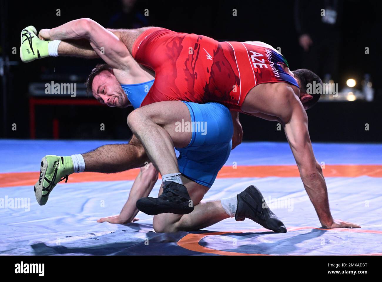 ZAGREB, Feb. 3, 2023 (Xinhua) -- Magomedkhan Magomedov (R) of ...