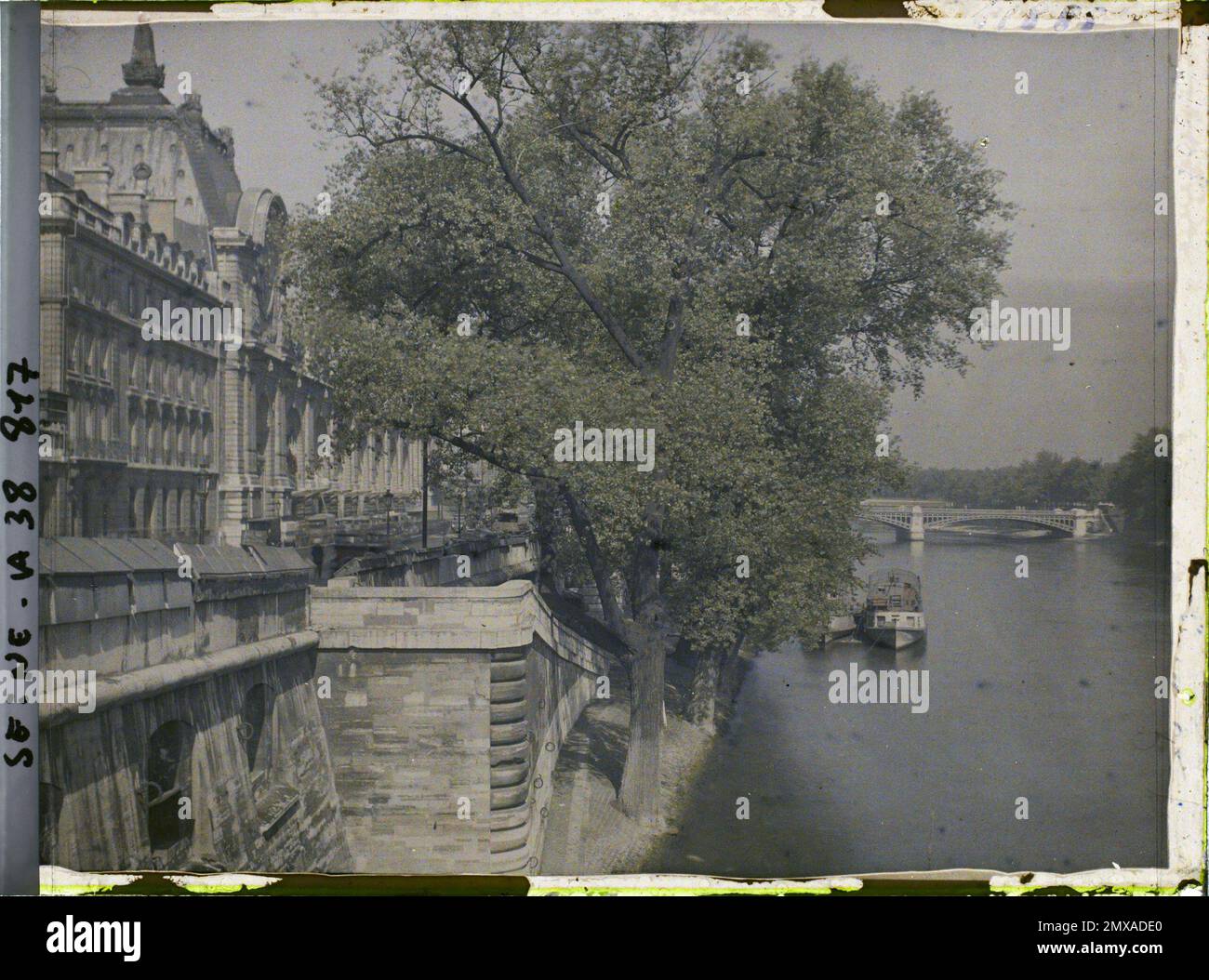 Paris (VIIE arr.), France La Gare d 'Orsay and the Solférino bridge ...