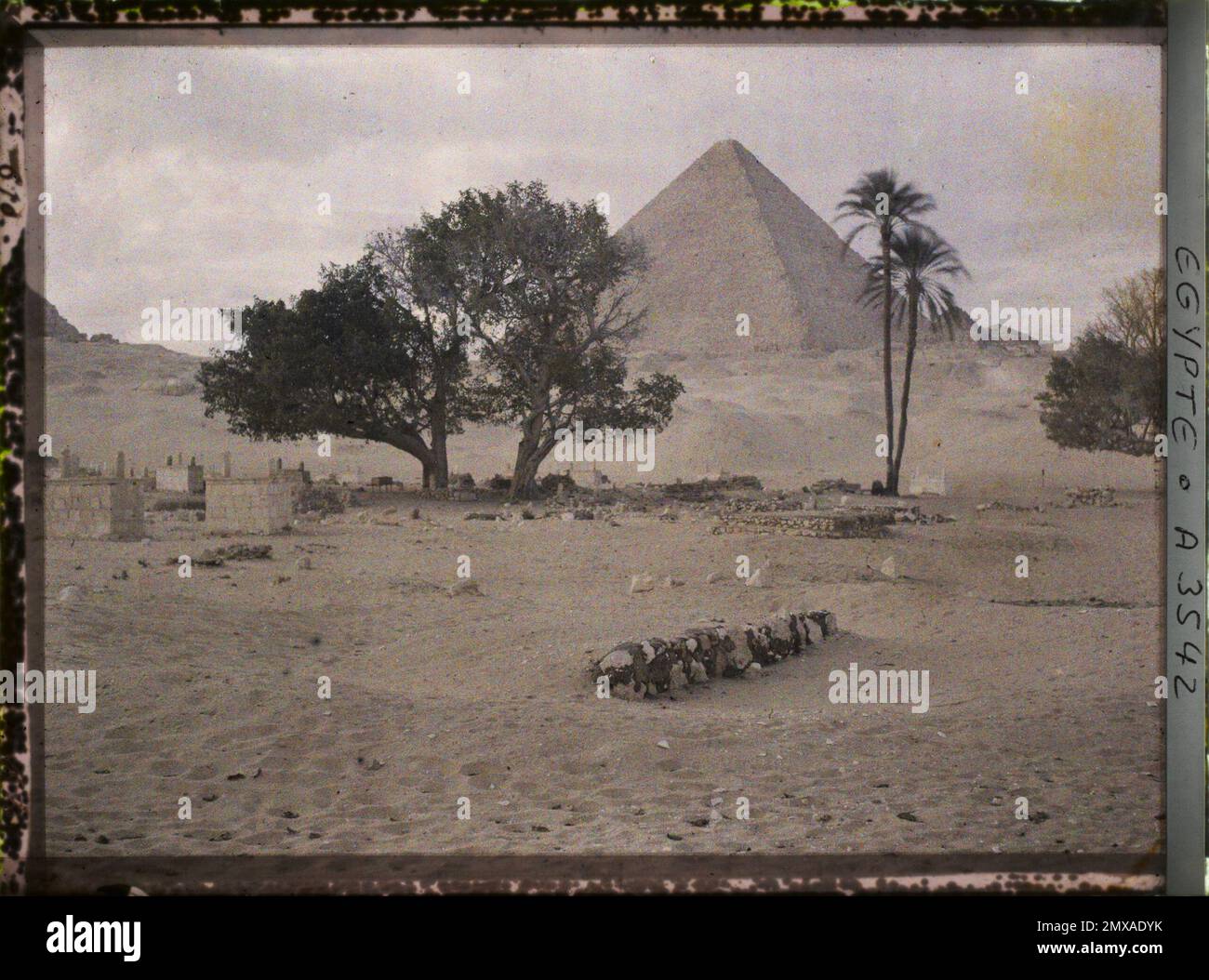 Desert tomb archaeological vestige funeral architecture egyptian hi-res ...