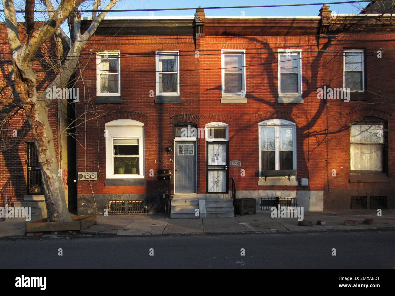 Rowhome hi-res stock photography and images - Alamy