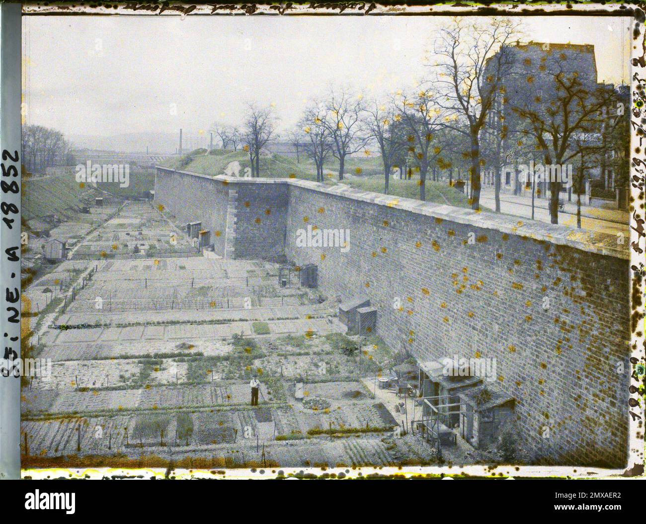 Paris (16th arr.), France The workers' gardens at the foot of the ...