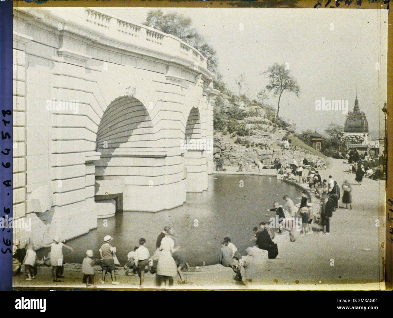 Paris (18th arr.), France La Fontaine de Paul Gasq in Square Saint ...