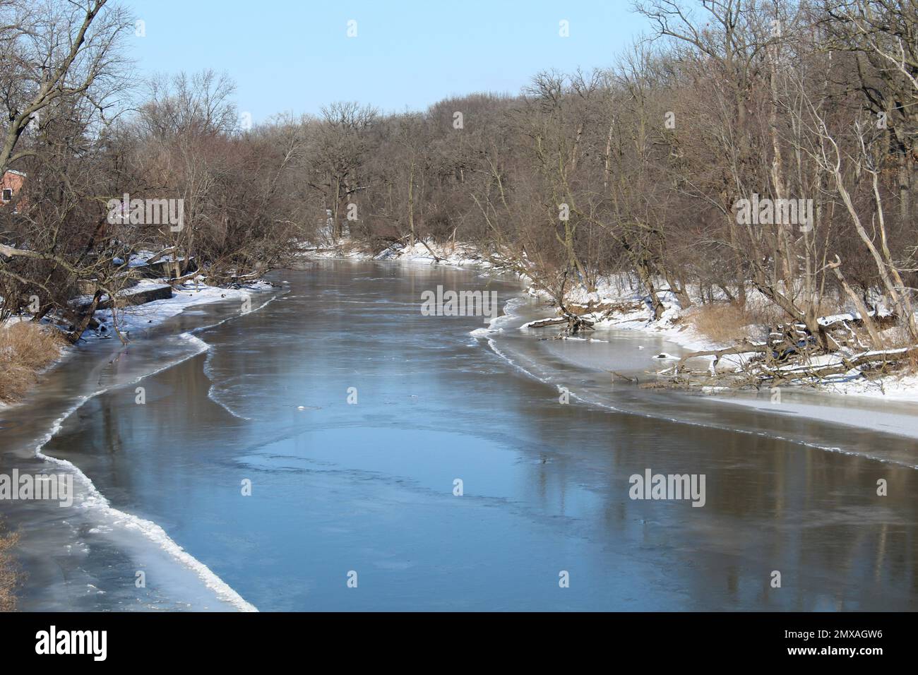 Des Plaines River beginning to freeze at Camp Ground Road Woods in Des ...
