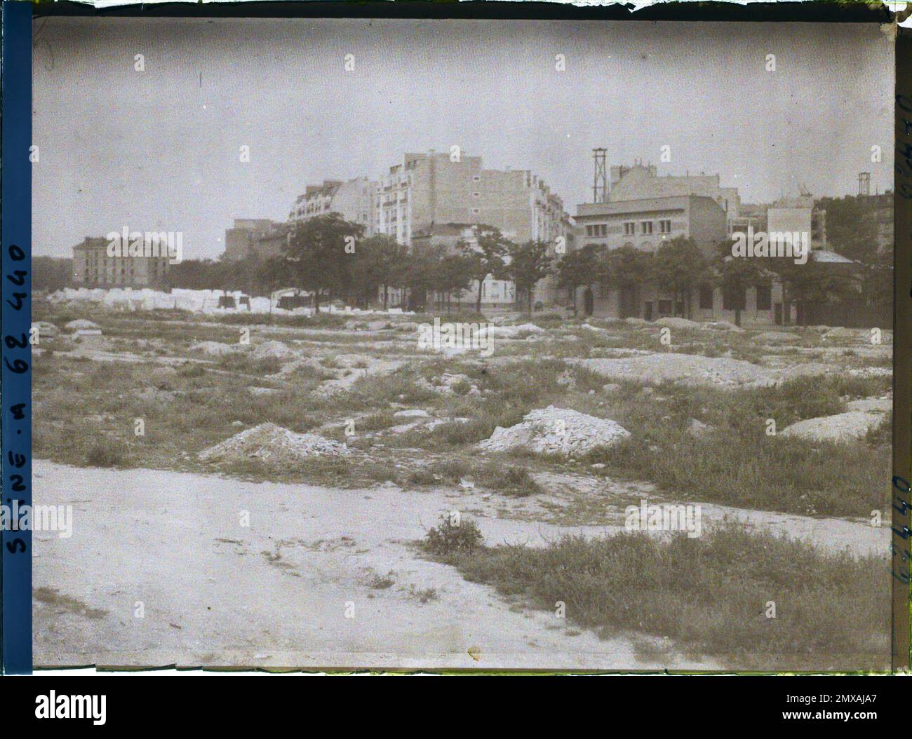 Paris (16th arr.), France The location of the old fortifications at the ...