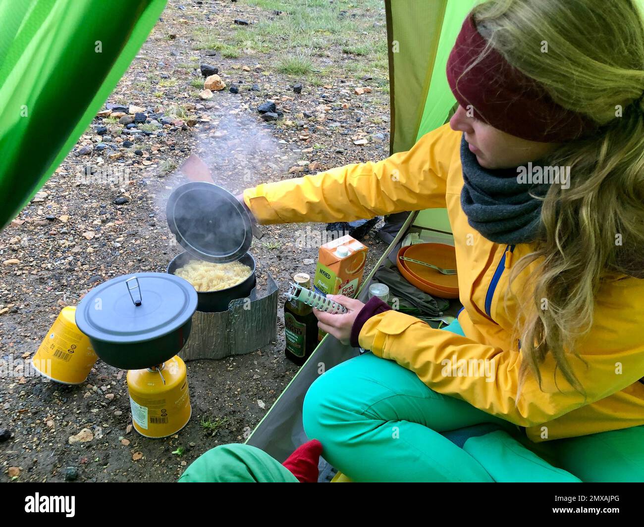 Female cooker hi-res stock photography and images - Alamy