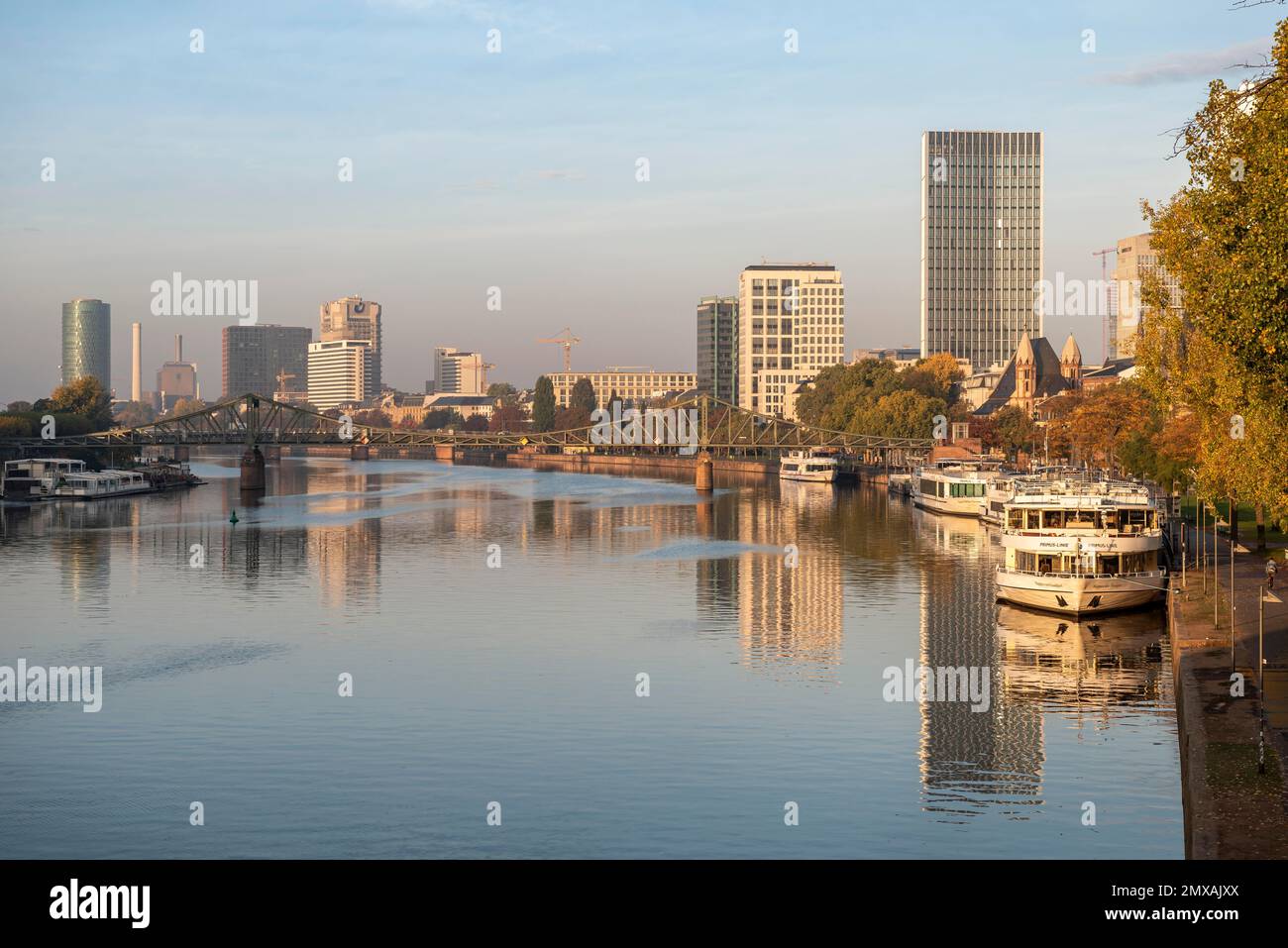 River promenade on the Main, high-rise buildings in the banking ...