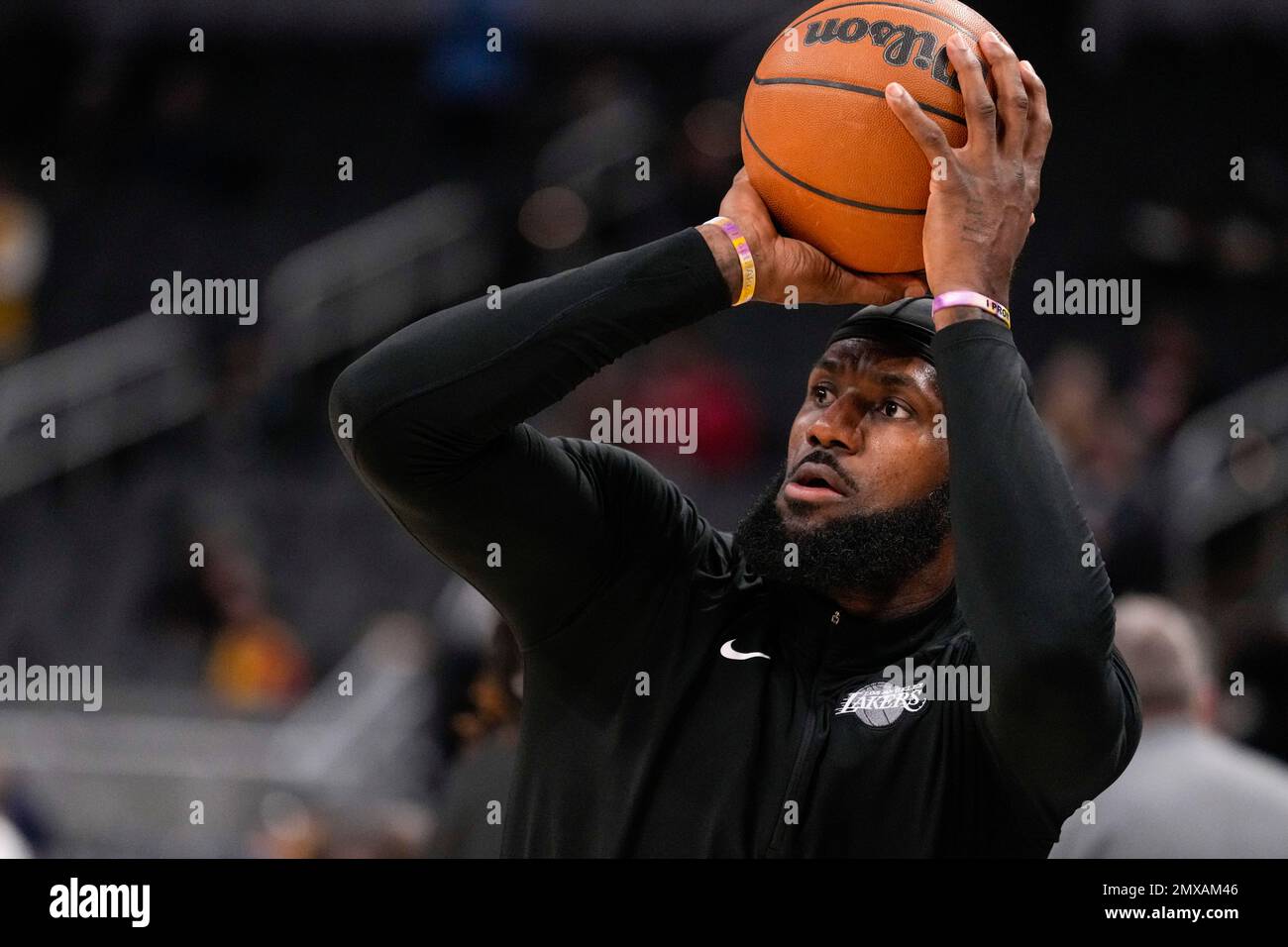Los Angeles Lakers forward LeBron James (6) shoots before an NBA ...