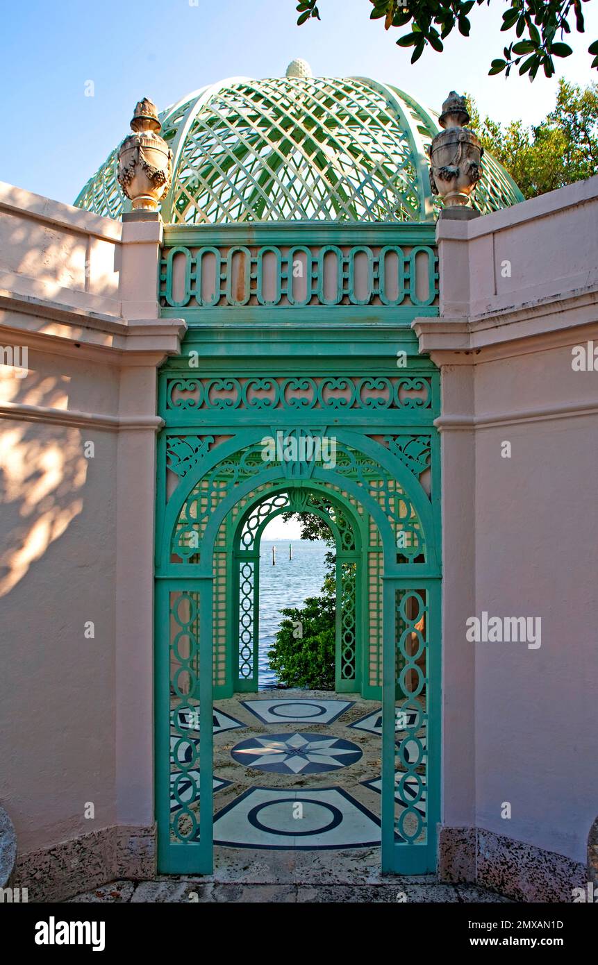 Vizcaya Castle with Park, Miami, Florida/ Vizcaya Renaissance Villa in ...