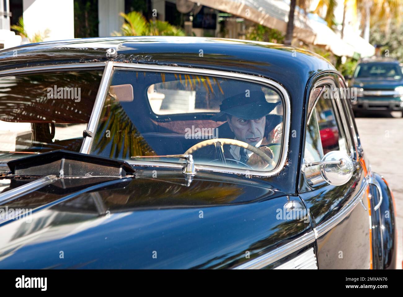 Vintage cars, Art Deco District around Ocean Drive in Miami Beach ...