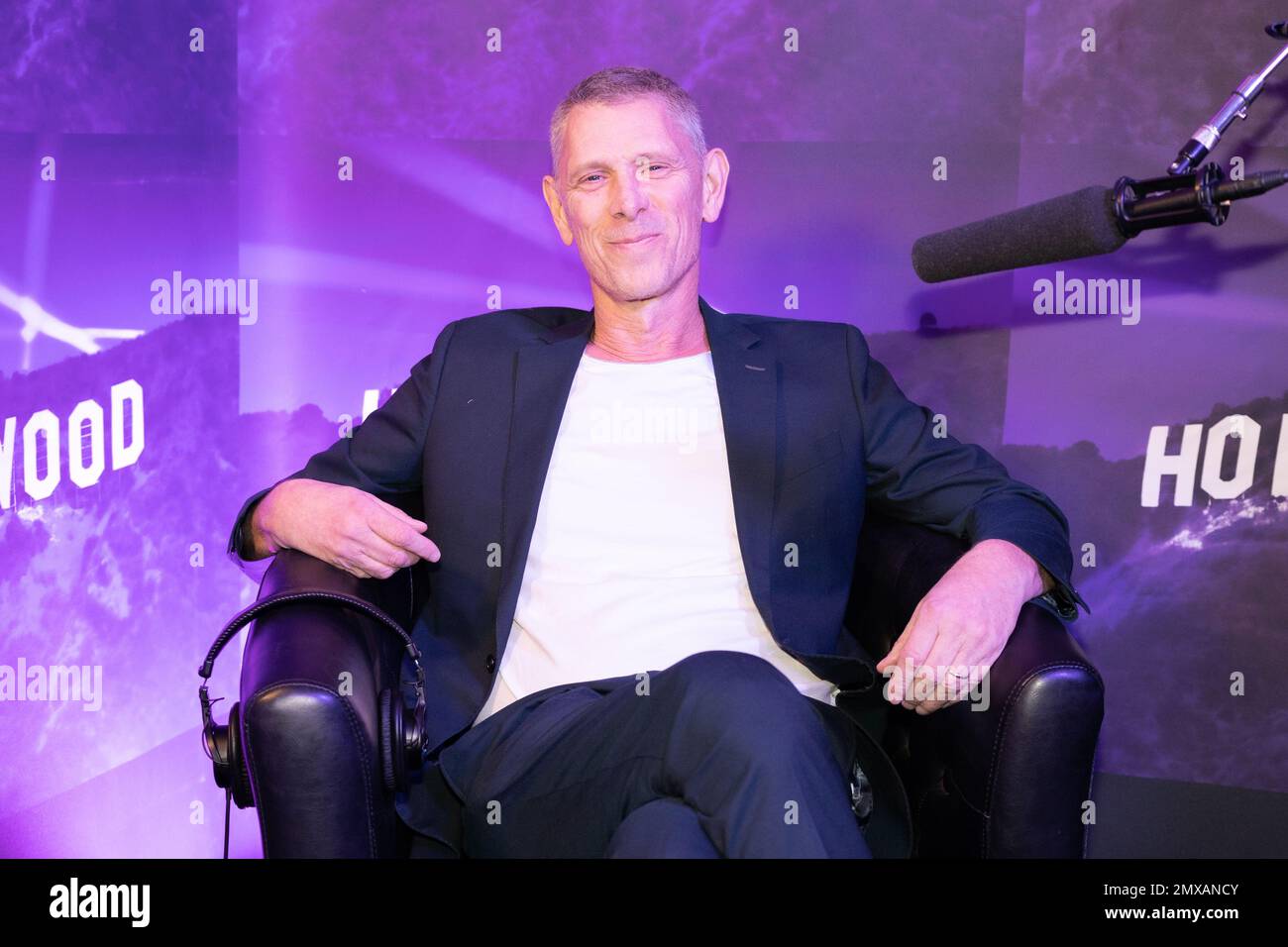 Actor Jamie Harris on the set of Hot in Hollywood Talk Stock Photo - Alamy