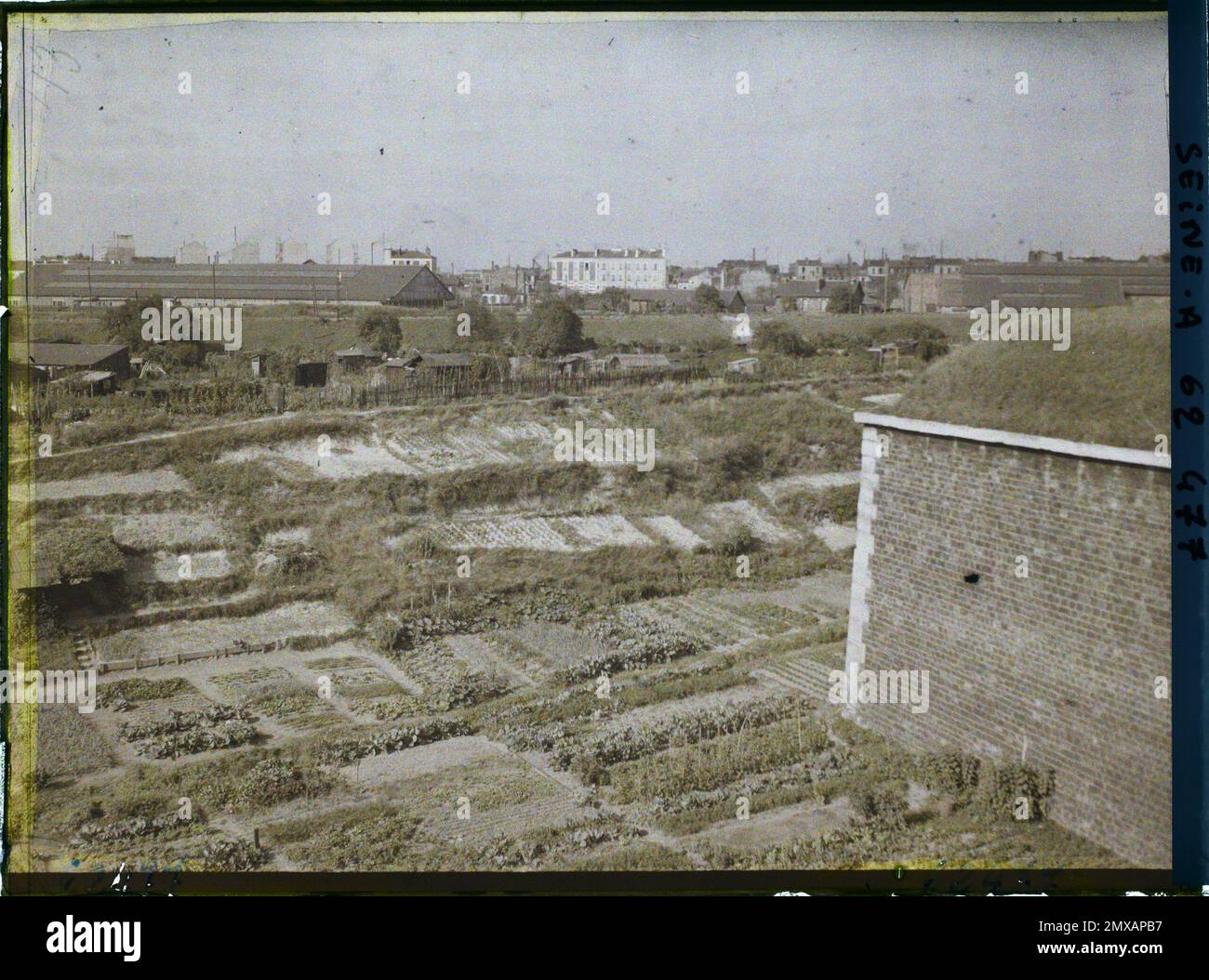 Paris (19th arr.), France Les Jardins workers in the ditches of the ...
