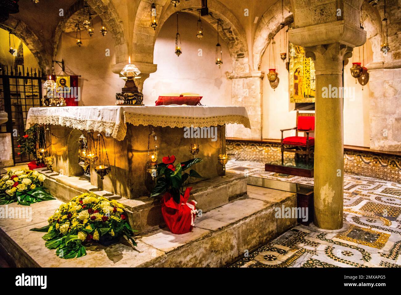 The crypt houses the bones of St. Nicholas, Basilica San Nicola, Bari ...