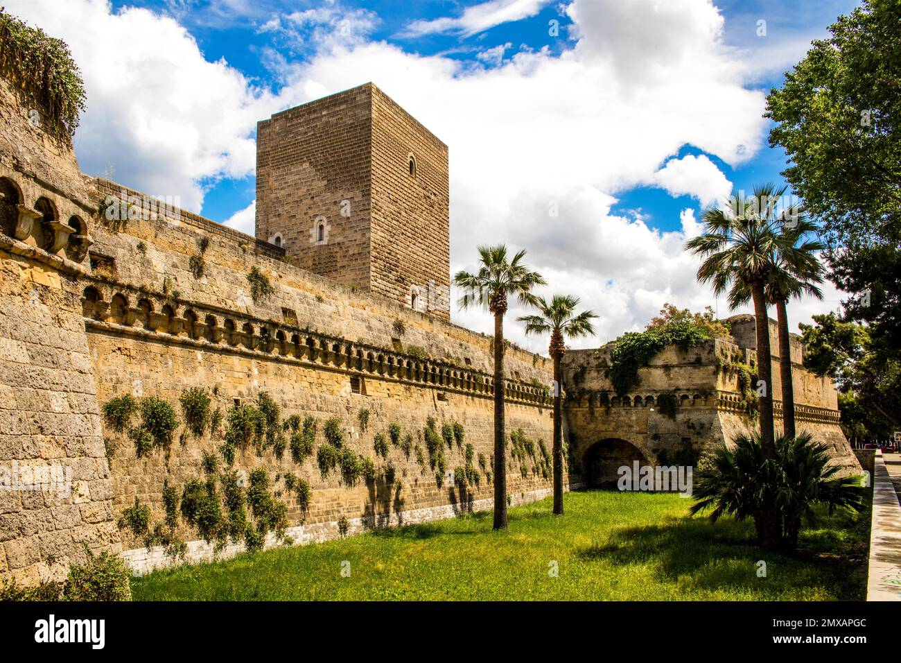 Castello Svevo, Bari, Puglia, Bari, Puglia, Italy Stock Photo - Alamy