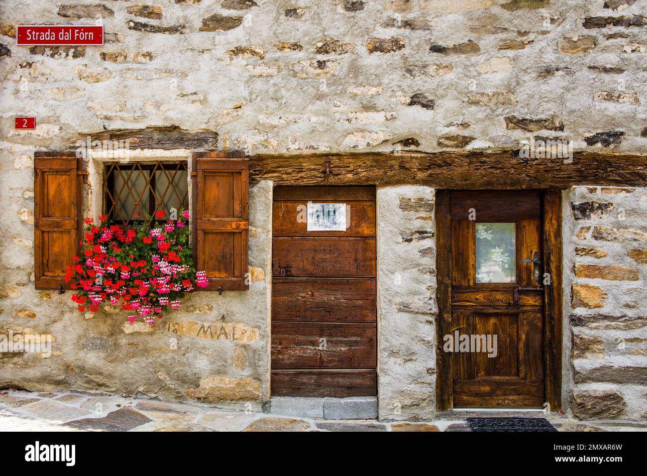 Sonogno, characteristic village with old houses and alleys, Ticino ...