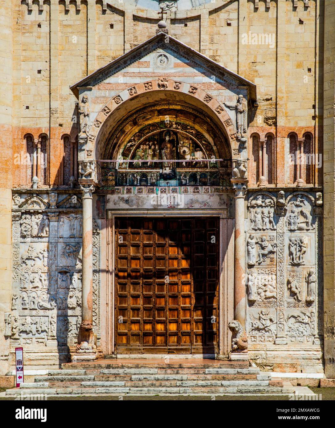 Church portal marble facade hi-res stock photography and images - Alamy