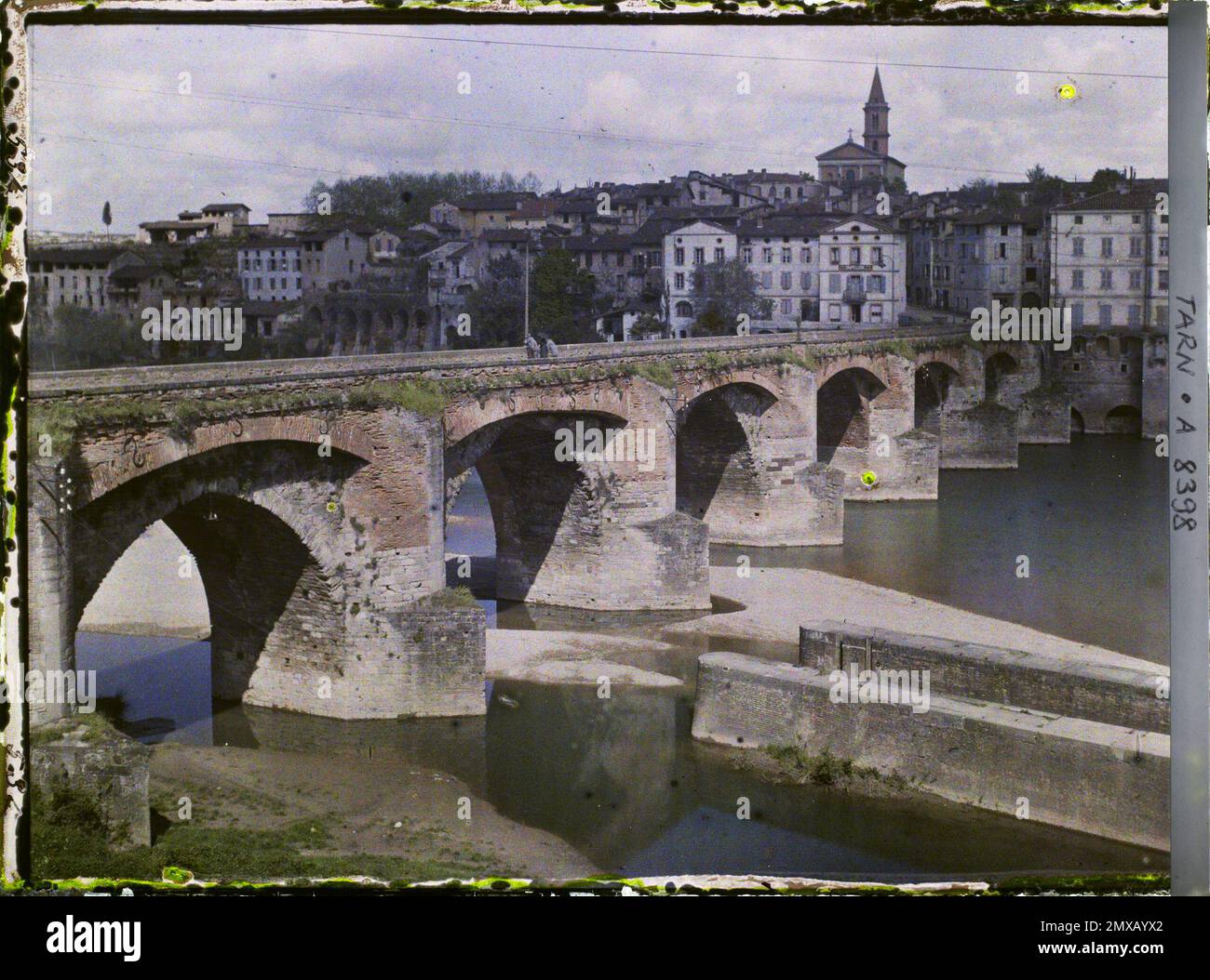 Albi, France Le Pont Vieux, with the view of the right bank the ...