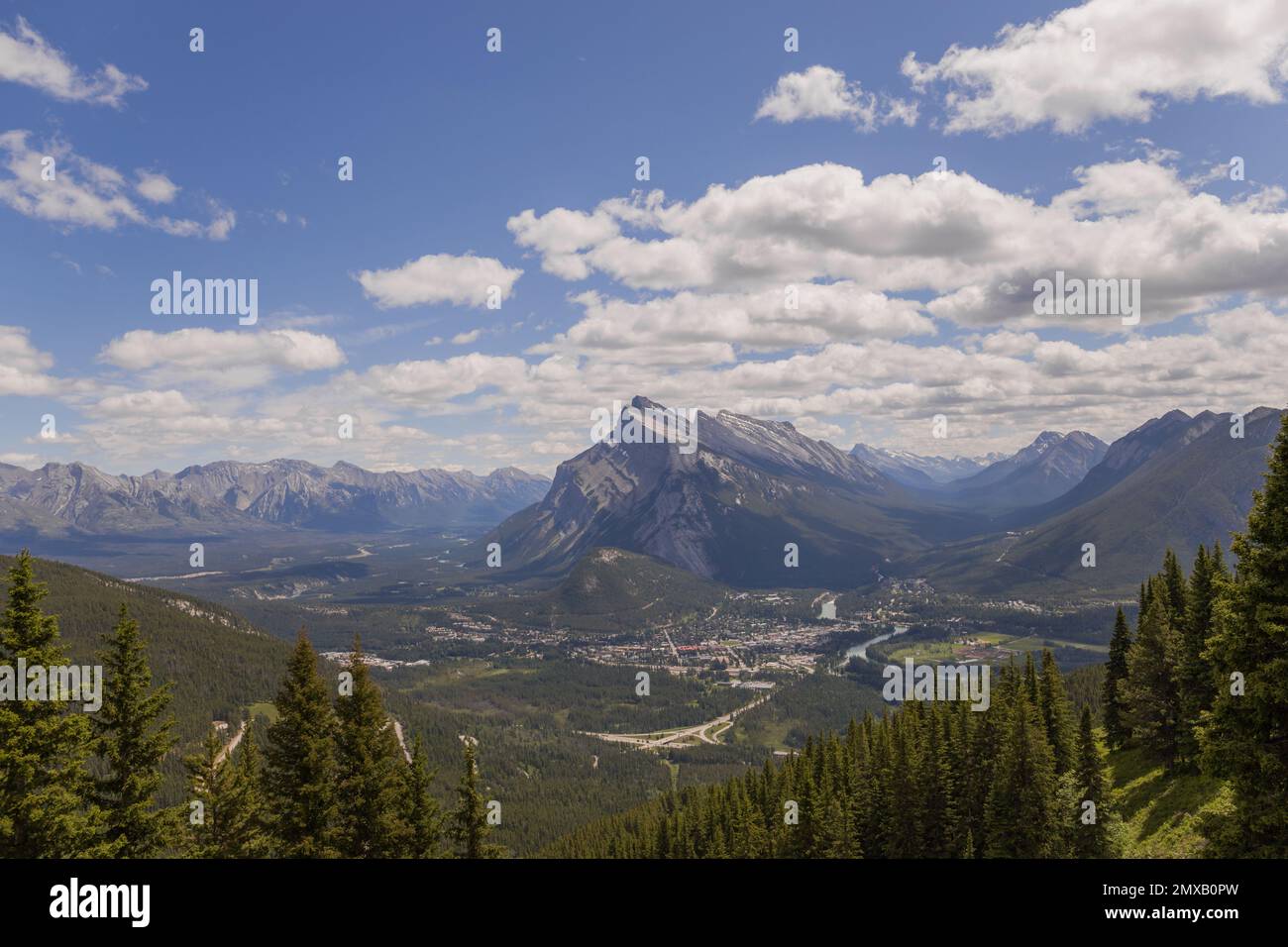 Tourism mountains and rivers hi-res stock photography and images - Alamy
