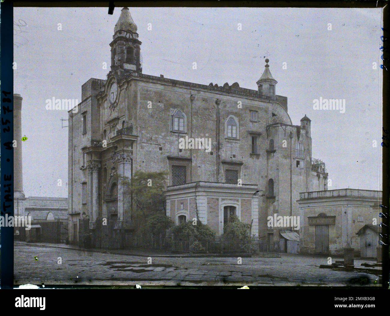 Naples, Italie Piazza Molo Piccolo et église Santa Maria del Portosalvo ...