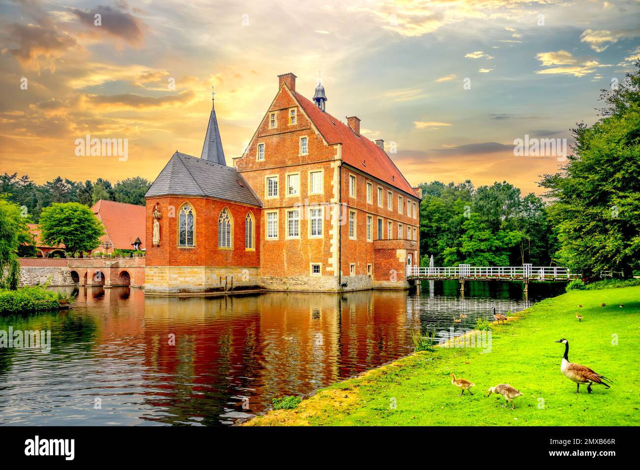 Hulshoff water castle hi-res stock photography and images - Alamy
