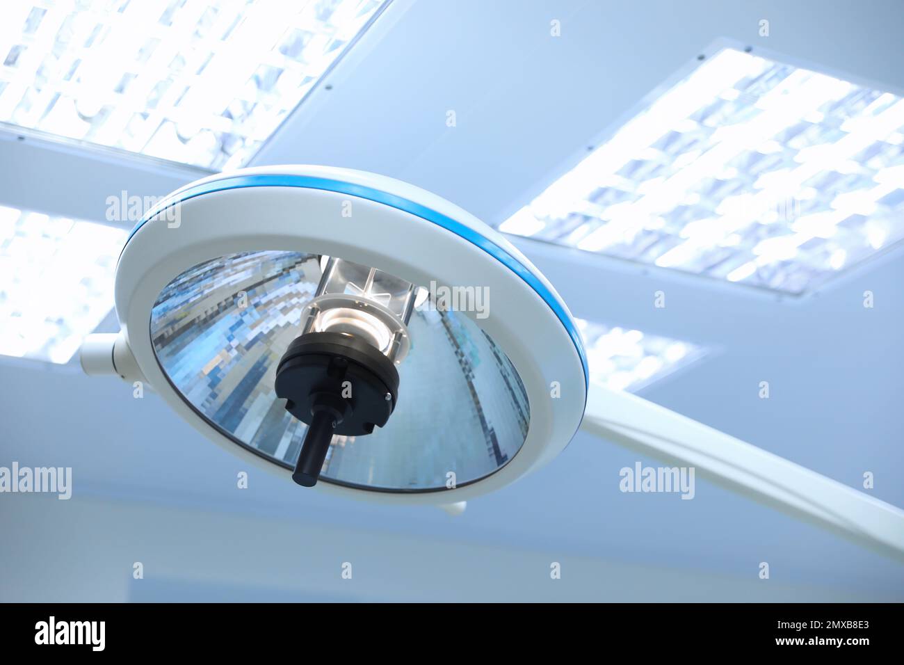 New surgical lamp in modern operating room Stock Photo - Alamy