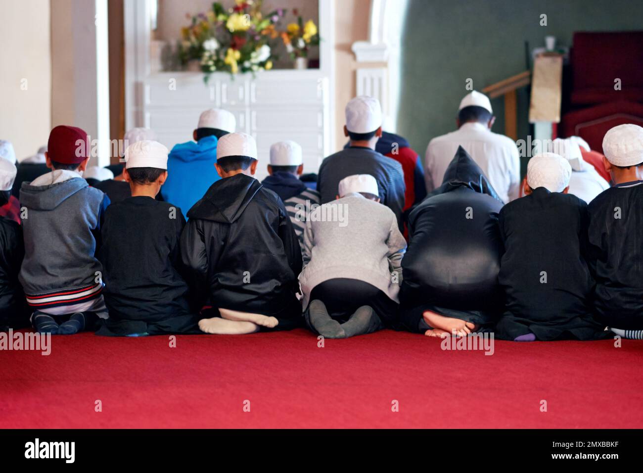 People worshipping in mosque hi-res stock photography and images - Alamy