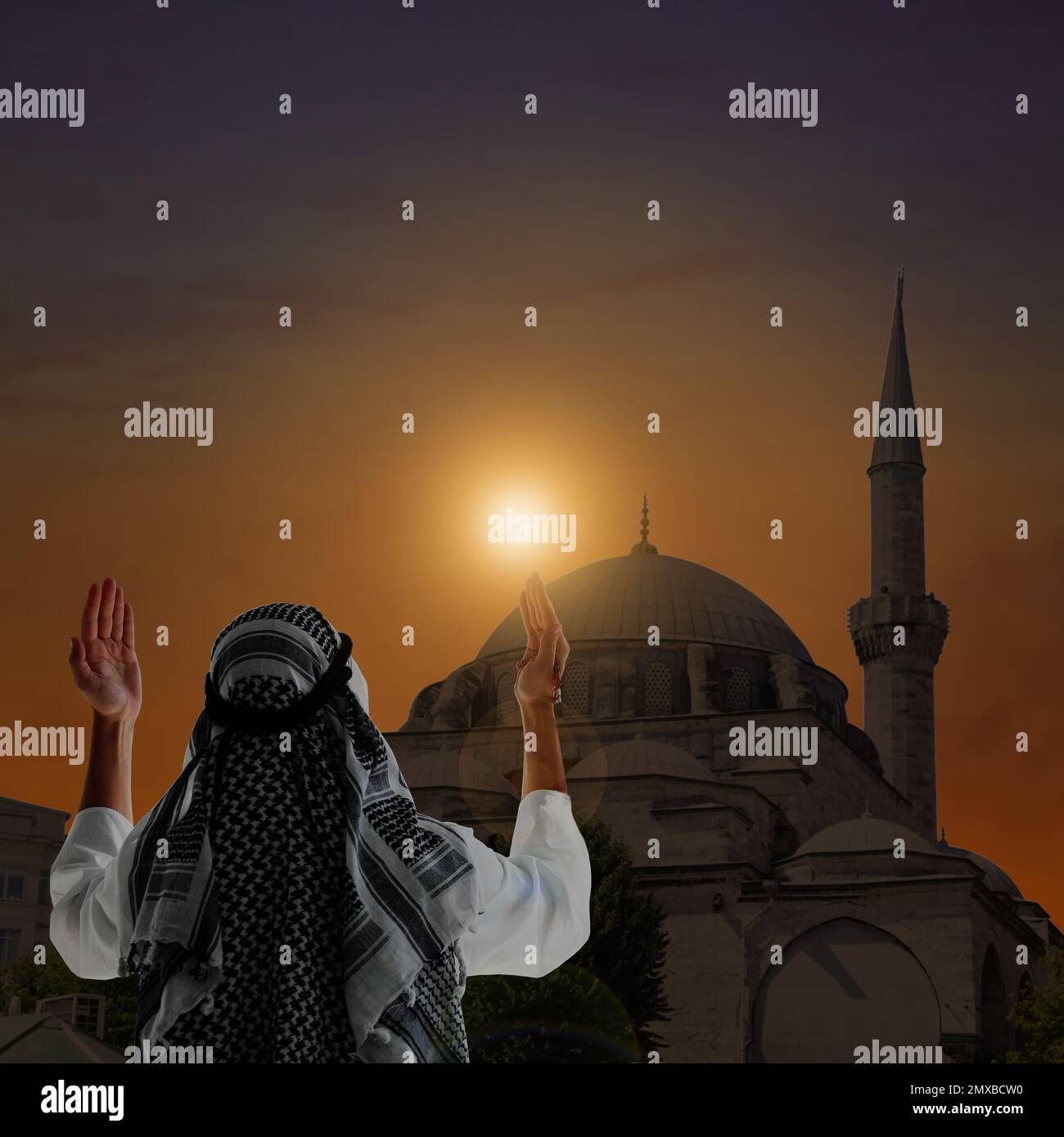 Man praying sunset hi-res stock photography and images - Alamy