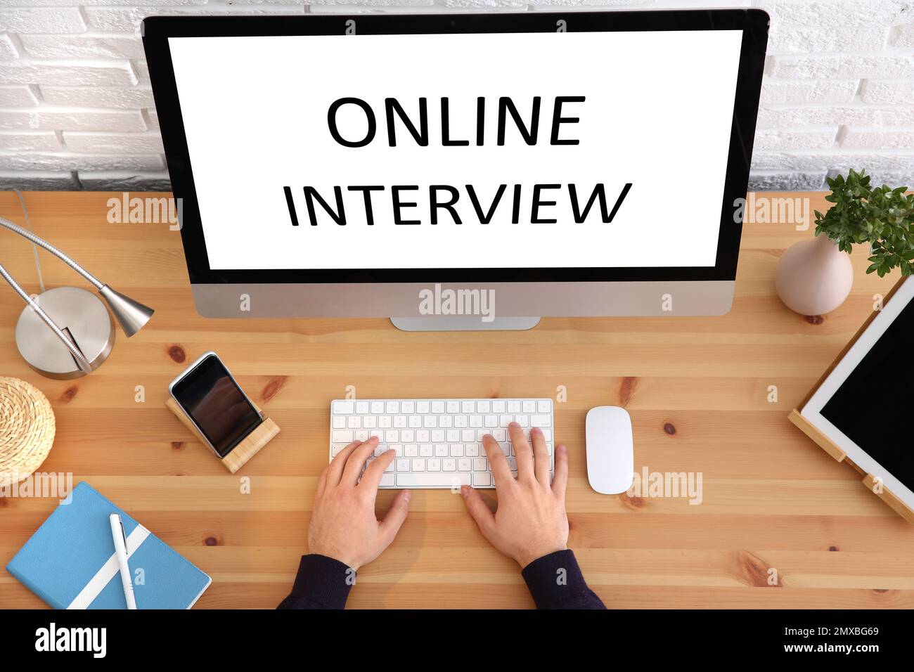 Computer pc computering monitor hi-res stock photography and images - Alamy