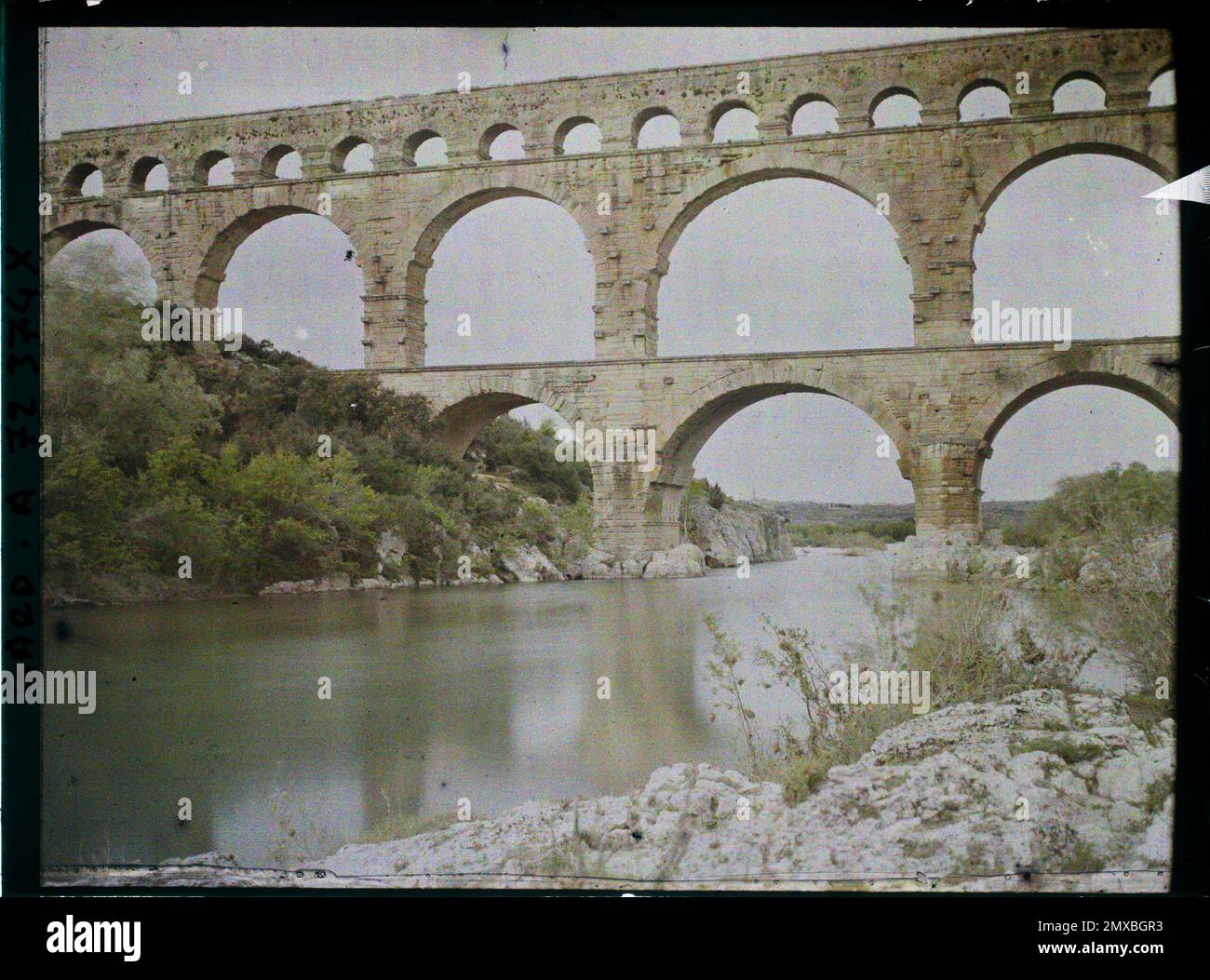 Vers-Pont-du-Gard, France Le Pont du Gard , 1916 - French provinces ...