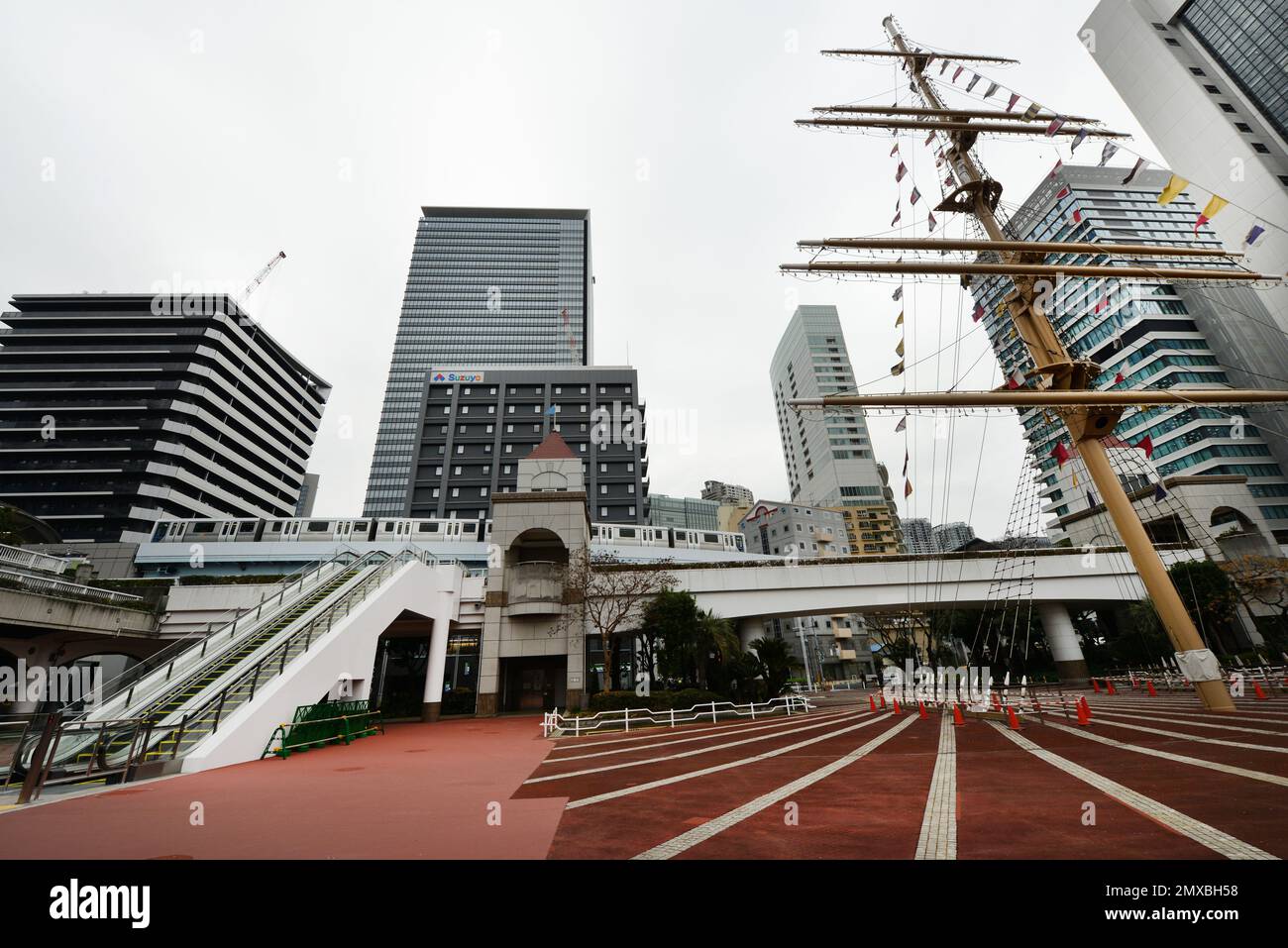 Takeshiba pier symbol mast in Tokyo, Japan Stock Photo - Alamy