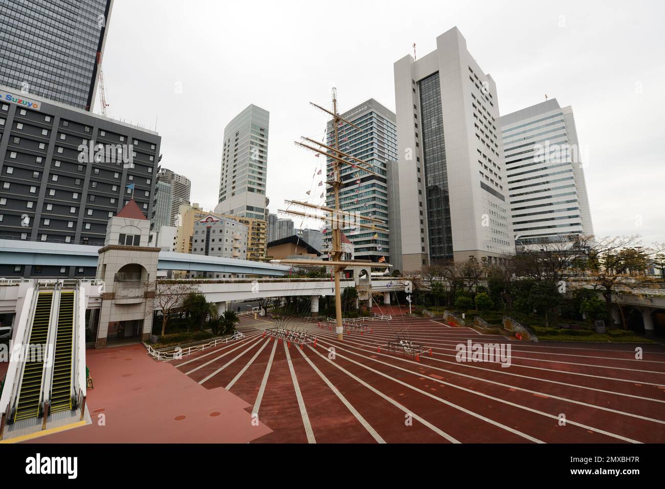 Takeshiba pier symbol mast in Tokyo, Japan Stock Photo - Alamy