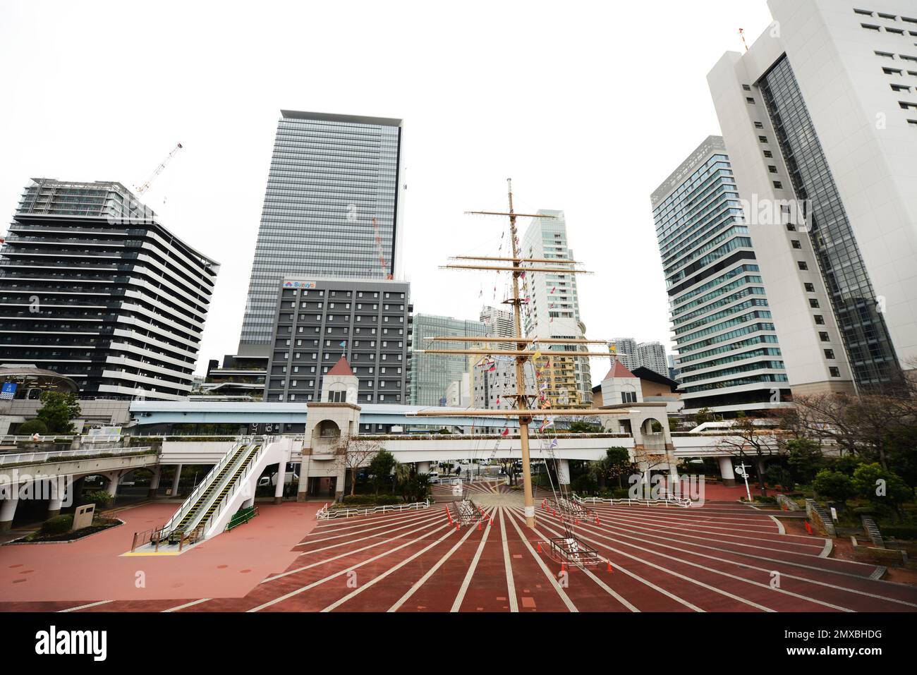 Takeshiba pier symbol mast in Tokyo, Japan Stock Photo - Alamy