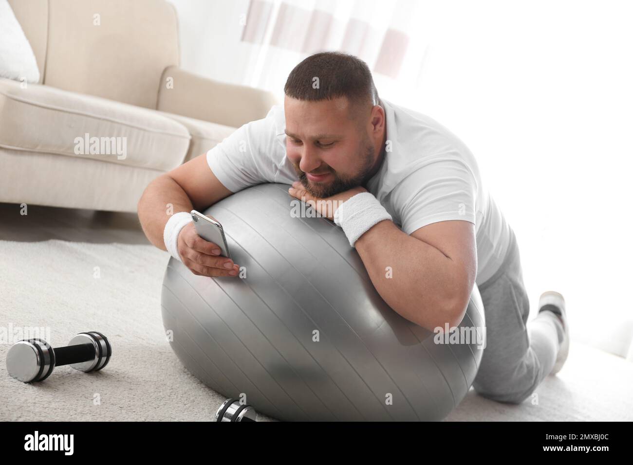 Fat man on mobile phone hi-res stock photography and images - Alamy