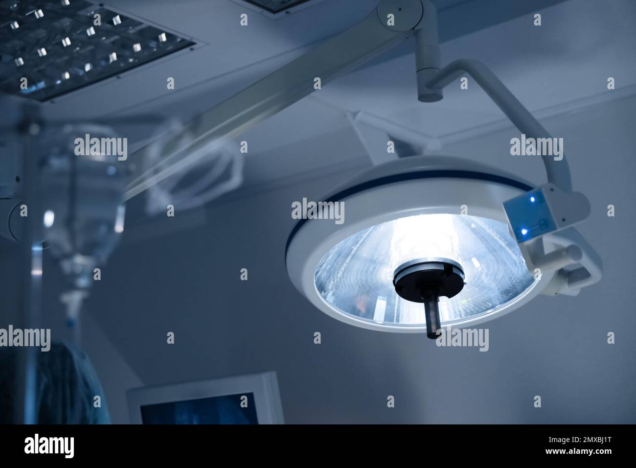 New surgical lamp in modern operating room Stock Photo - Alamy