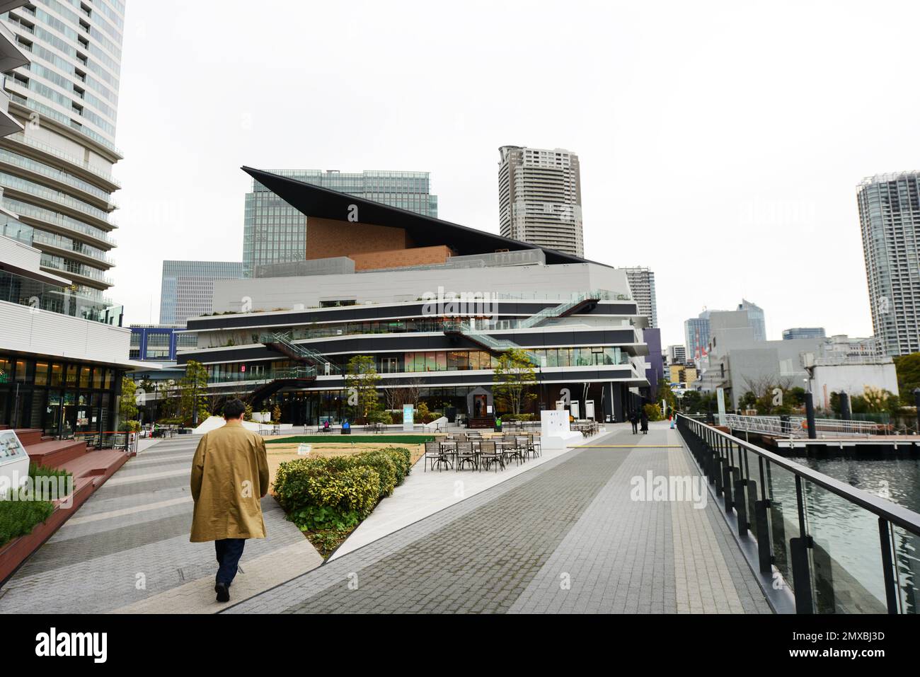 Walking along the elevated waterfront promenade in Takeshiba, Tokyo ...