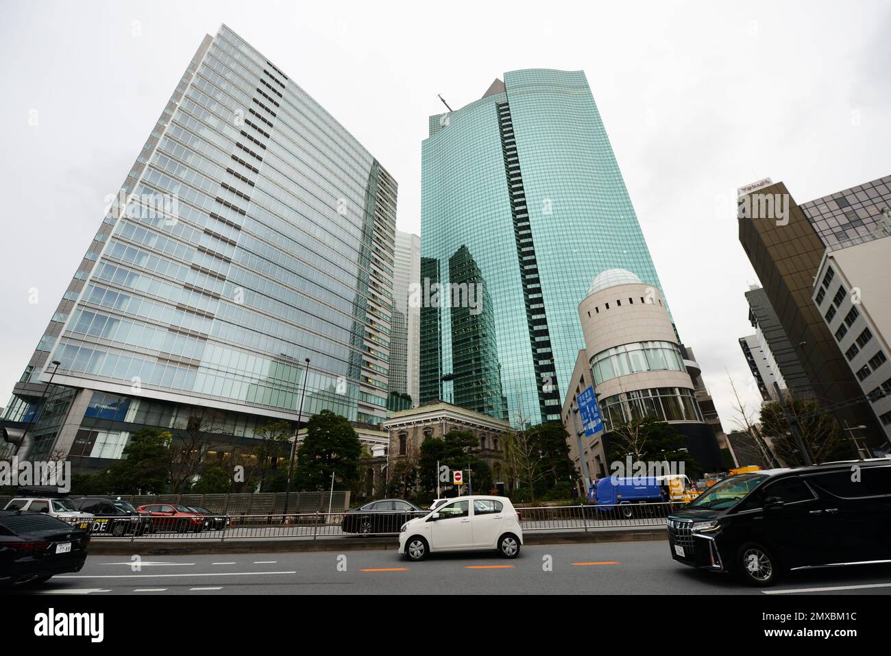Shidome city center and the Panasonic tower rising behind older ...