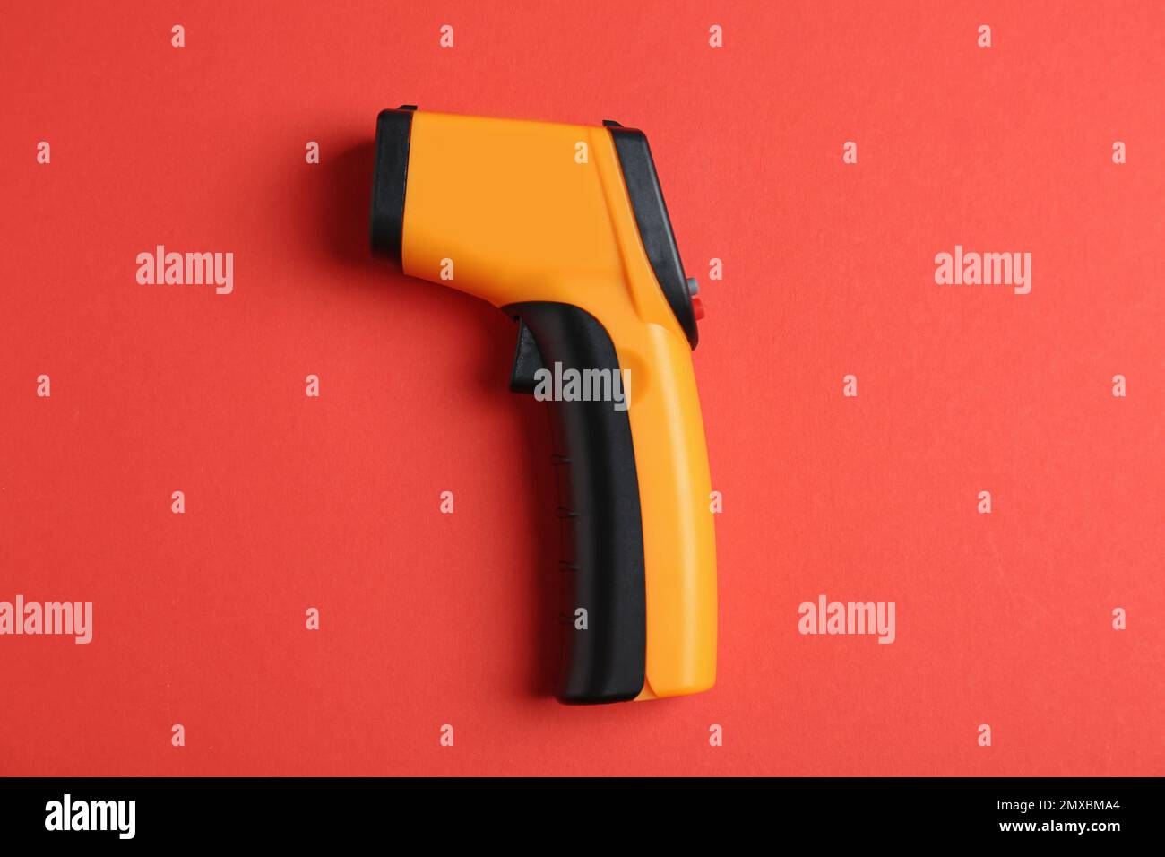 Thermometer on red background hi-res stock photography and images - Alamy