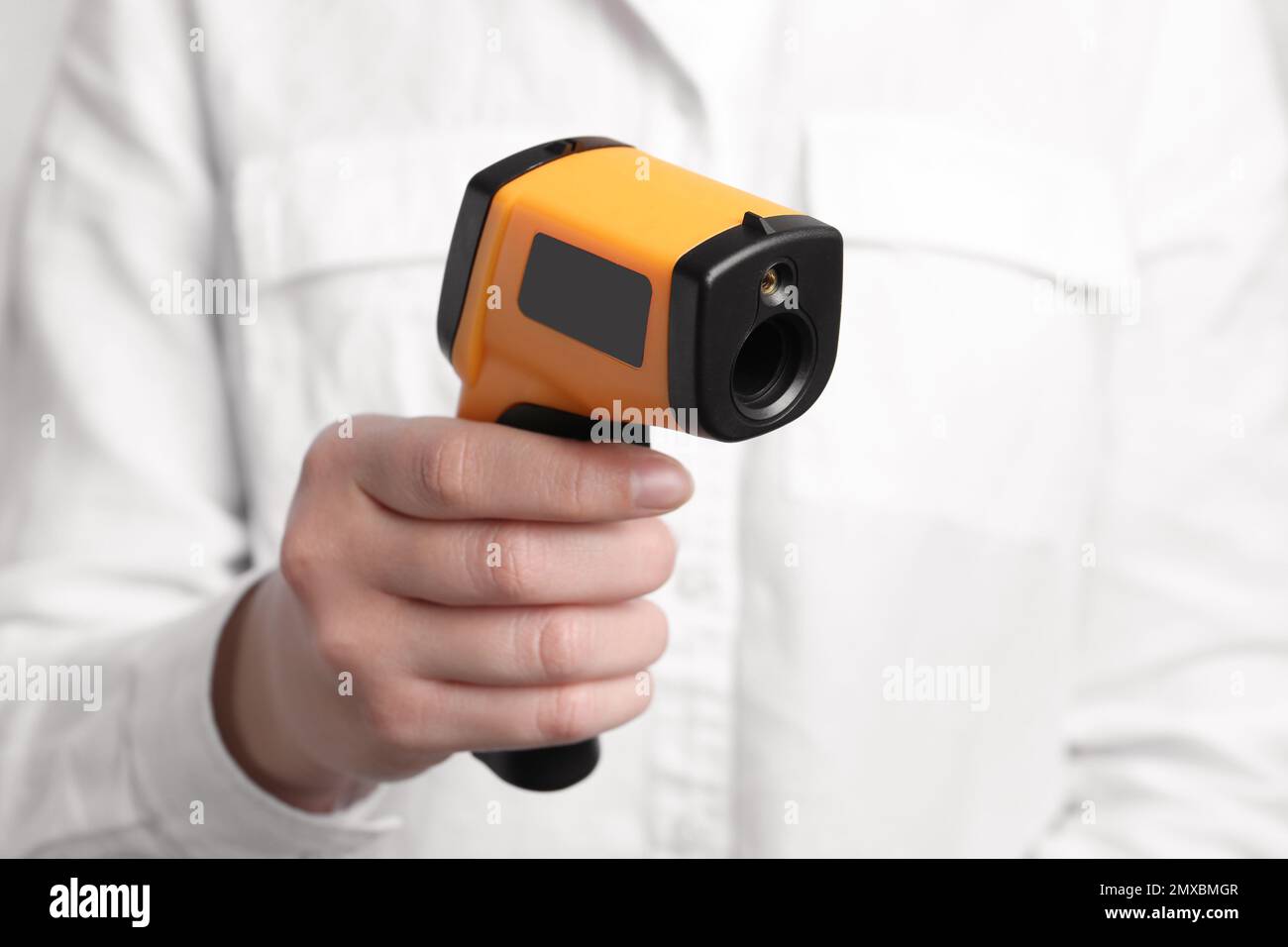Woman doctor holding infrared hi-res stock photography and images - Alamy