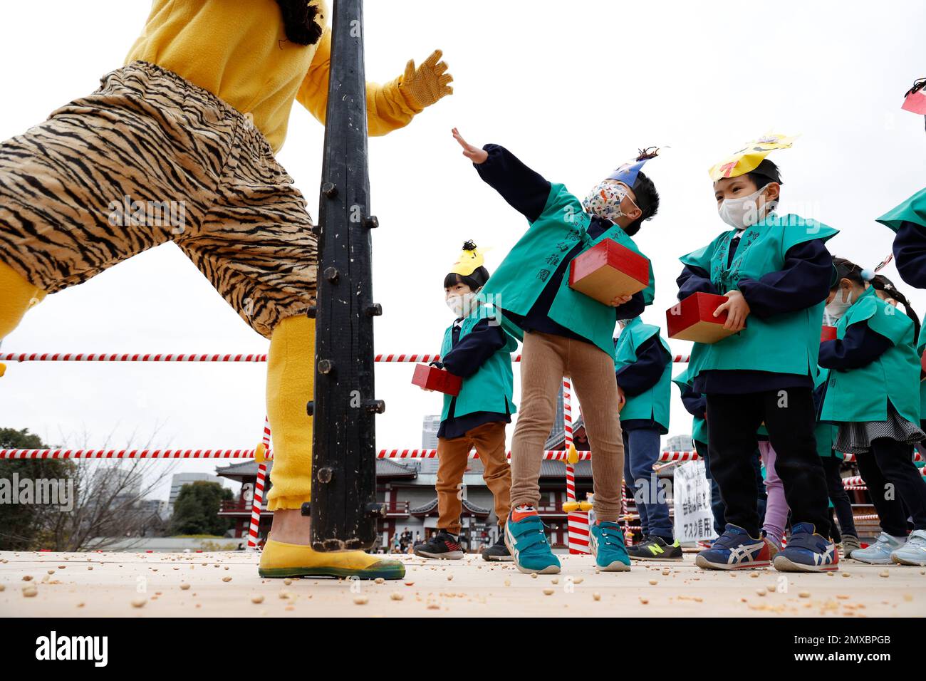 Tokyo, Japan. 3rd Feb, 2023. Children throw soybeans bags to a Japanese ...