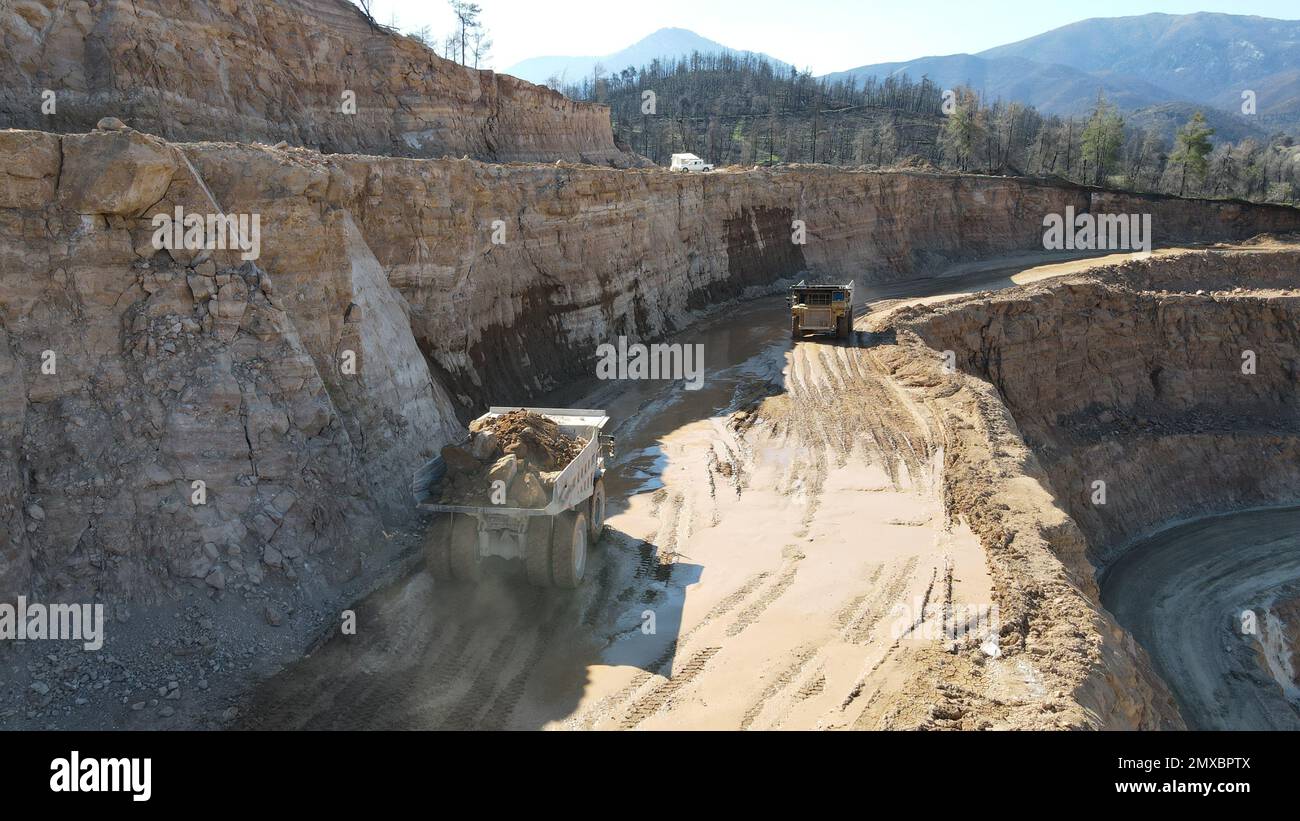 Loading ore heavy dump truck hi-res stock photography and images - Alamy