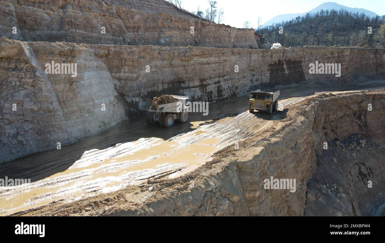 Loading ore heavy dump truck hi-res stock photography and images - Alamy