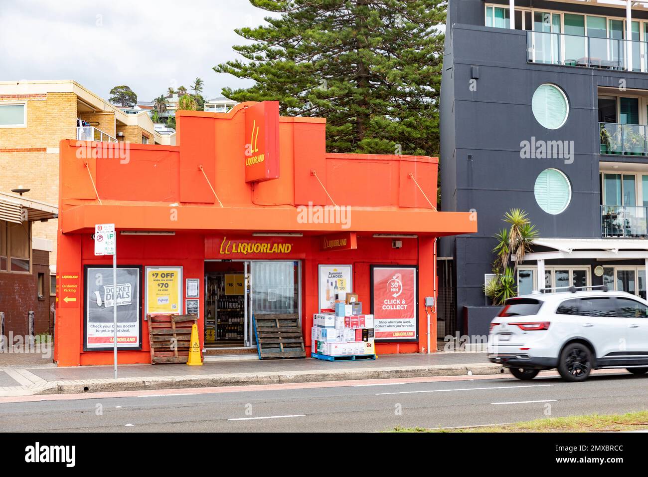 Liquor store exterior hi-res stock photography and images - Alamy