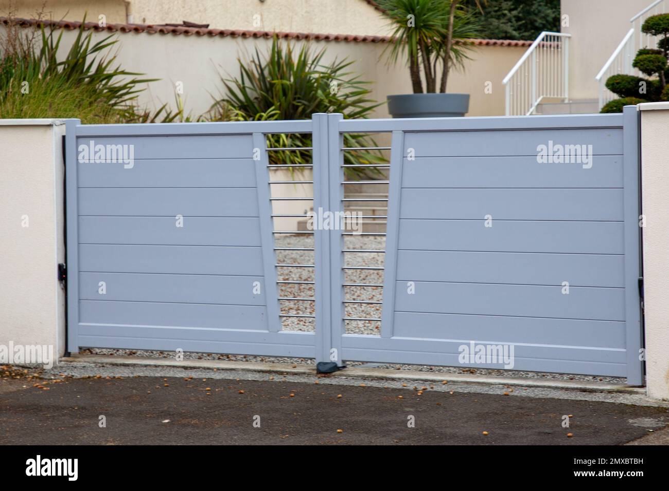 Aluminum grey sliding classical design metal gate of suburb house steel ...