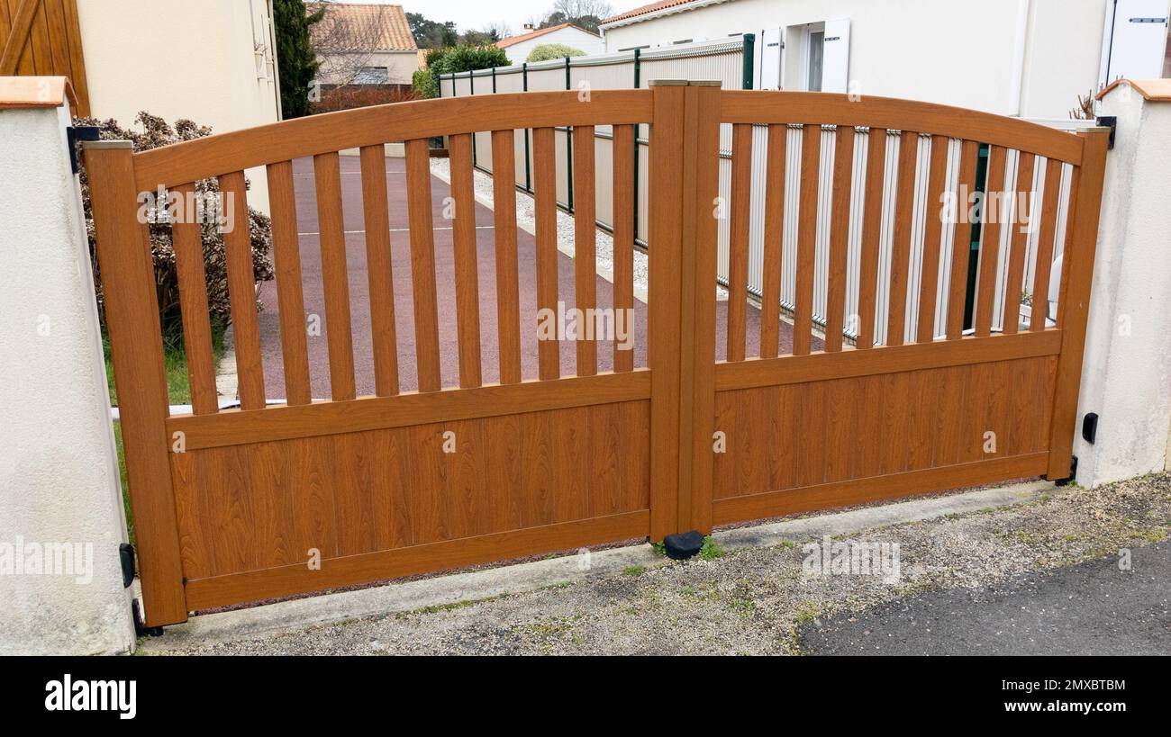 Aluminum wrought iron fence hi-res stock photography and images - Alamy