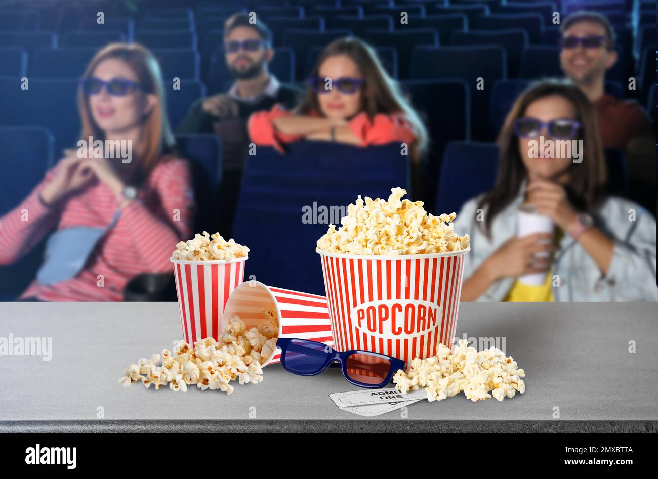 People sitting in cinema hall hi-res stock photography and images - Alamy