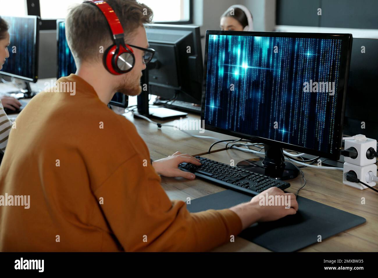 Female programmer working team hi-res stock photography and images - Alamy