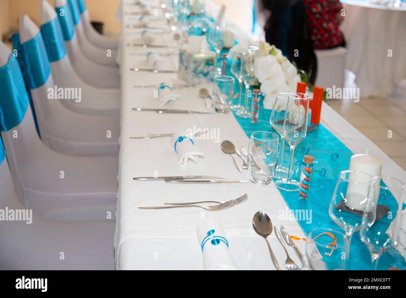 blue and white table set up for wedding reception Stock Photo - Alamy