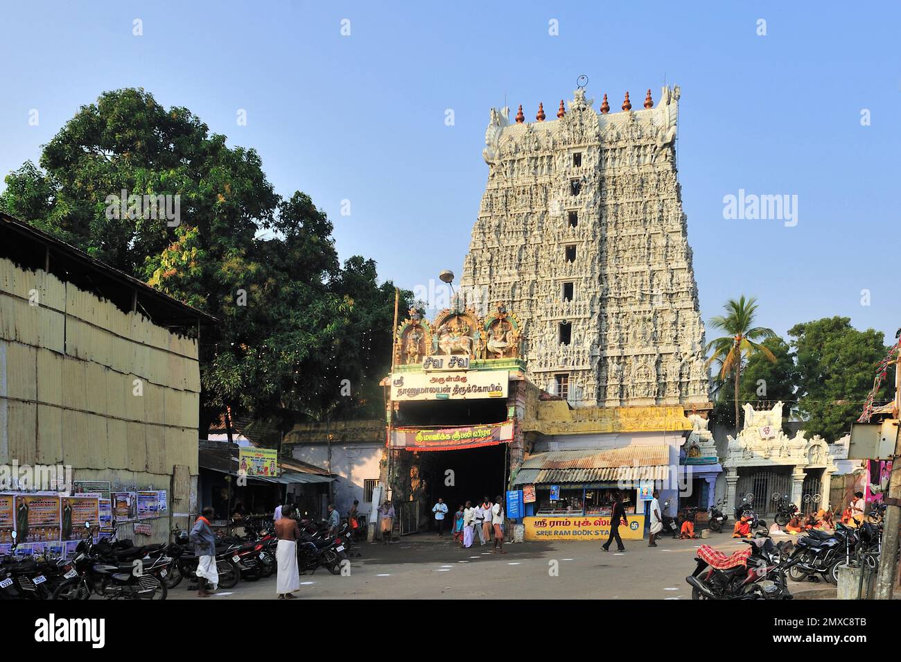 Gopuram of Sthanumalaya Temple at Suchindram state Tamil Nadu Stock ...
