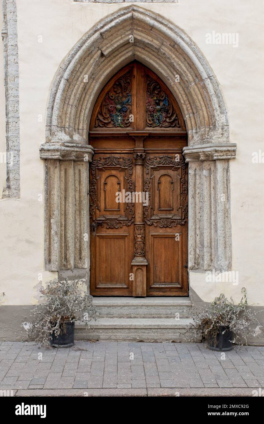 Decorative door frame hi-res stock photography and images - Alamy