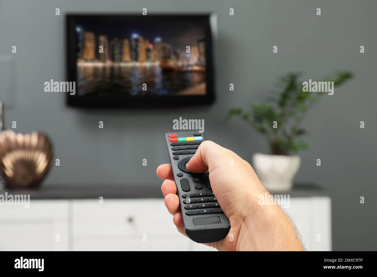 Switching channels on tv hi-res stock photography and images - Alamy